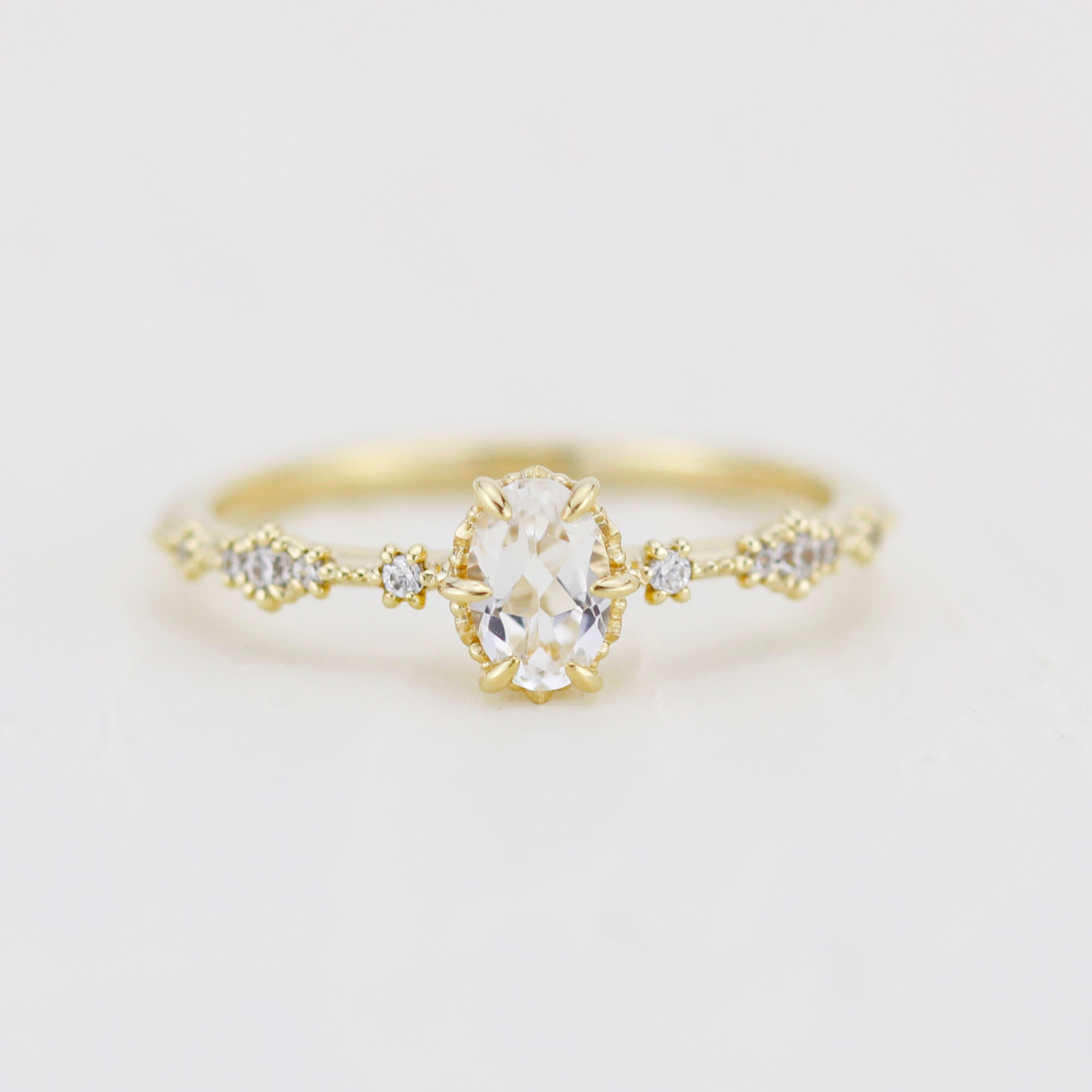 Anillo de compromiso ovalado anillo de compromiso simple | Etsy