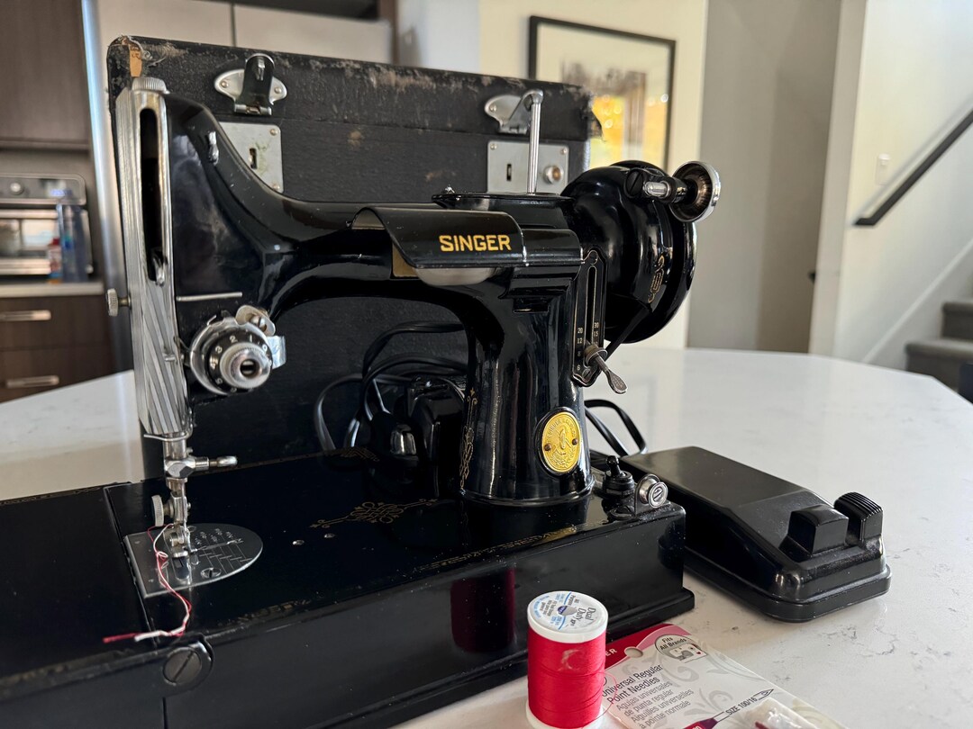 Vintage WORKING 1948 Singer Featherweight Sewing Machine 221 Case ...