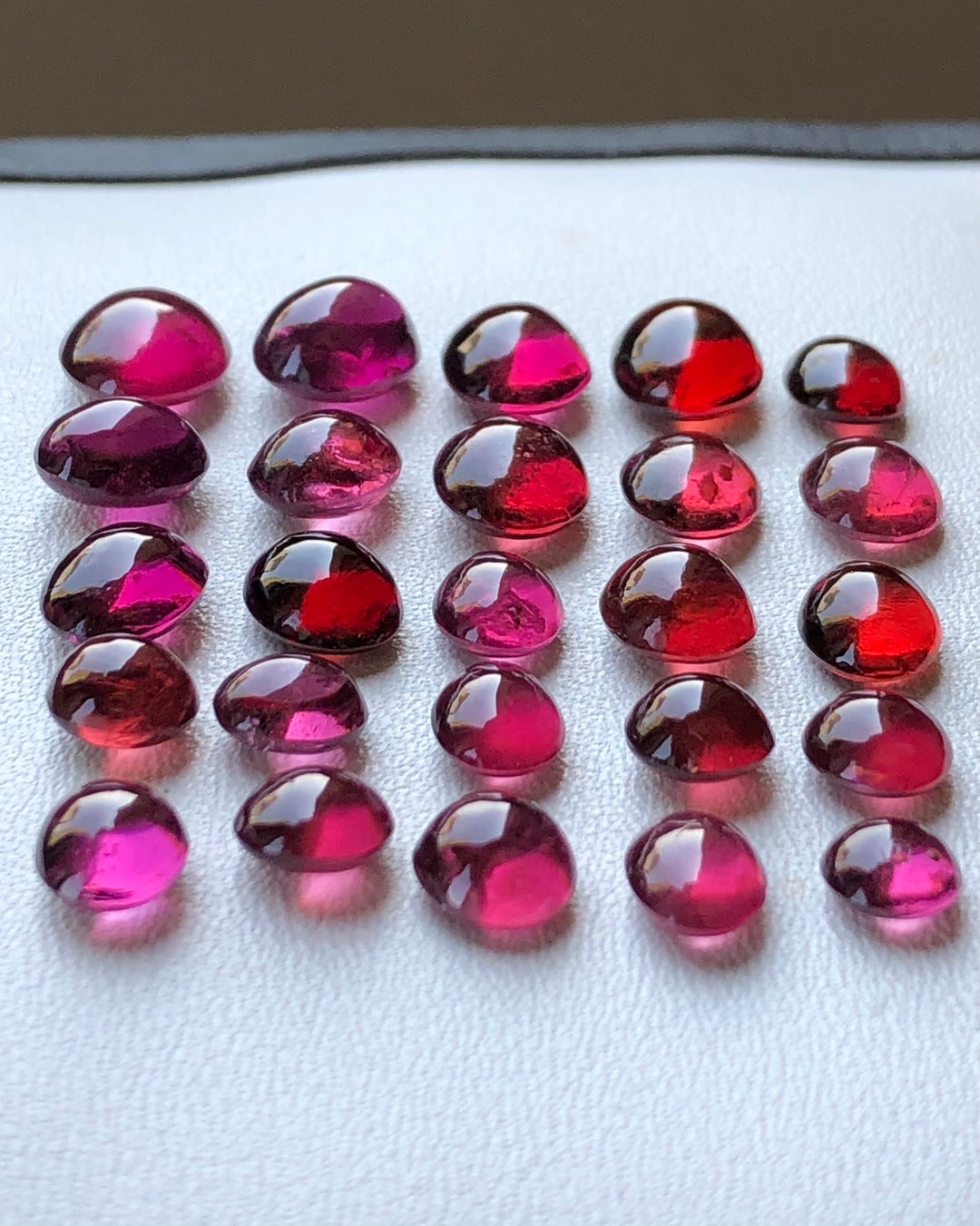 40-carats Garnet Cabs ,size Ranges:6 Mm to 9 Mm,flat Back,ethically ...