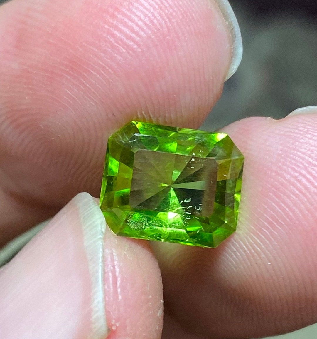 3.90-carats Natural Apple Green Color Peridot Faceted Green Peridot 10. ...