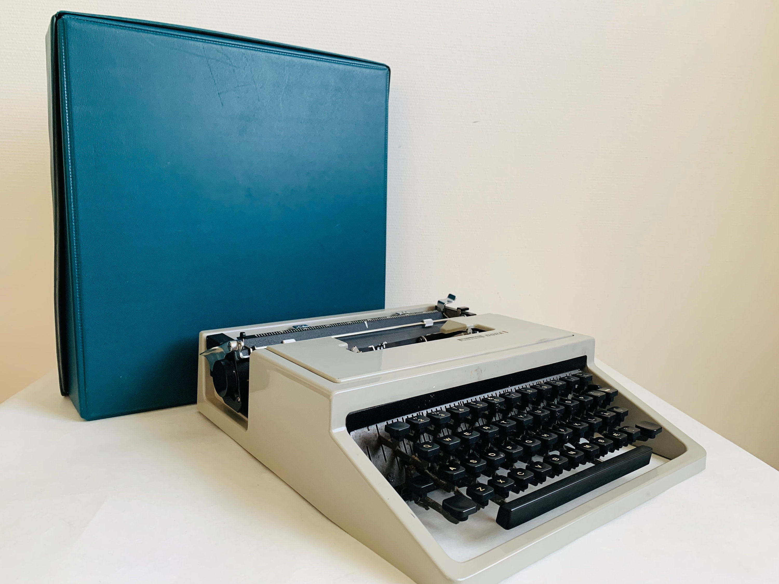 Office Olivetti Dora Portable typewriter with original case 1970 ...