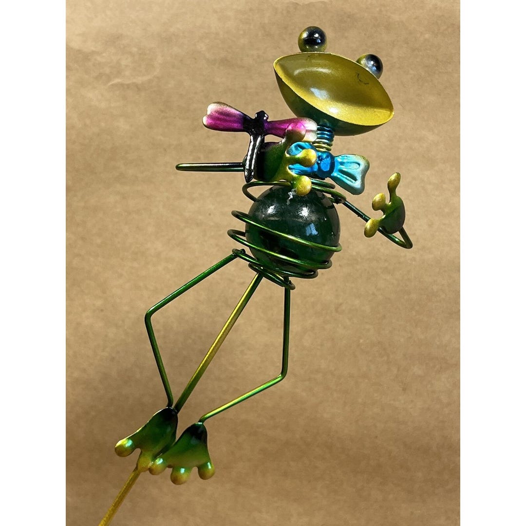 Mr. Wiggles Metal Frog Flower Garden Pick Frog Dragonfly Garden Frog ...