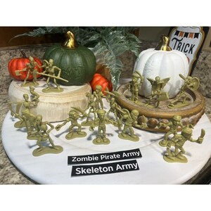 16pcs Skeleton Army Men & Zombie Pirate Set Small Plastic Halloween Fig ...