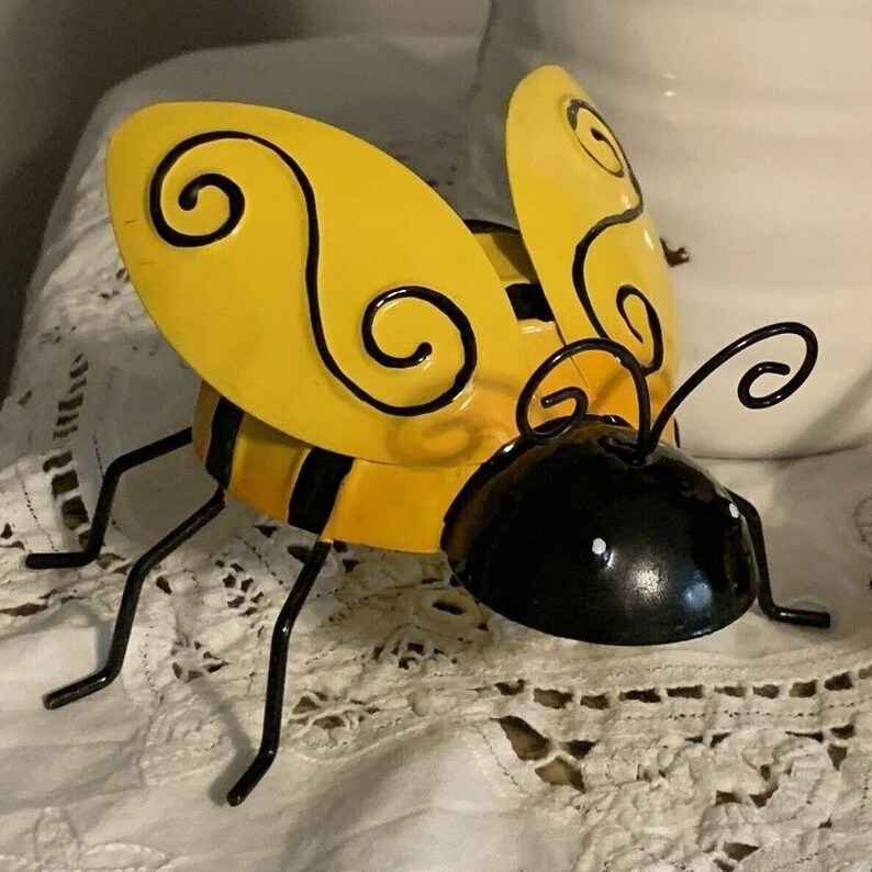 Medium Metal BUMBLE BEE Decorative Metal Bumble Bee Garden Accent ...