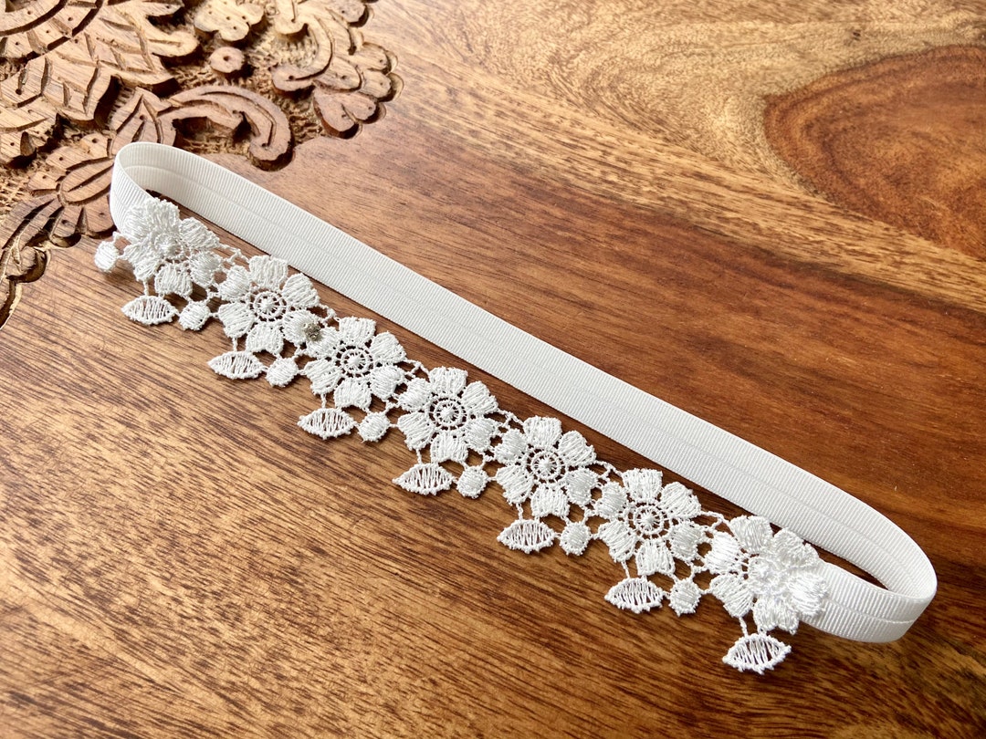 White Lace Flower Wedding Garter: Hand-sewn Bridal Garter - Etsy