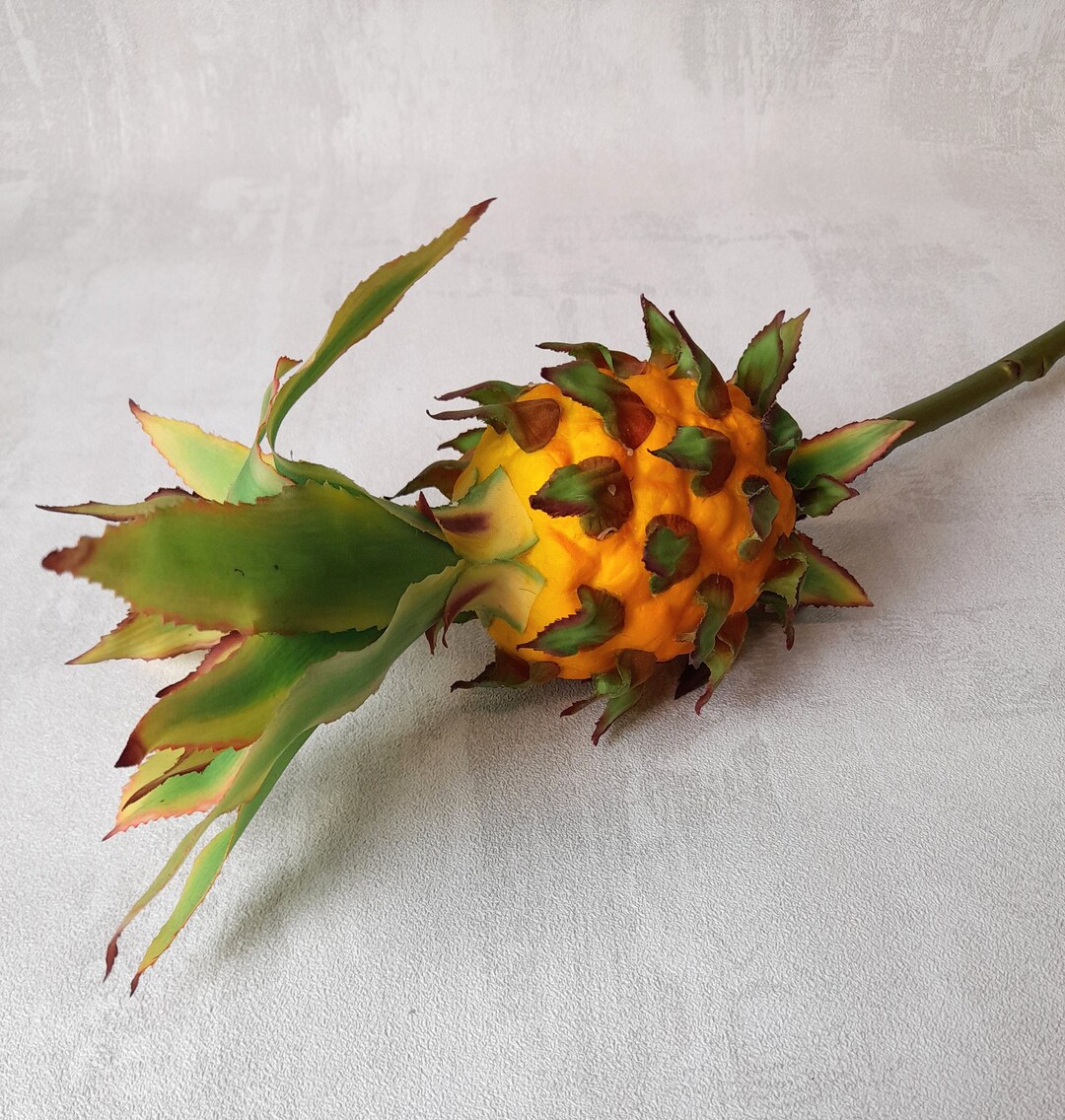 Artificial Pineapple, Yellow Pineapple, Pineapple Plant, Pineapple Stem ...