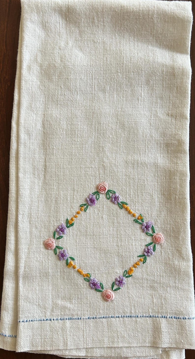 Vintage Hand Embroidered Guest Towels – Floral Linen, 1950s-80s - Etsy