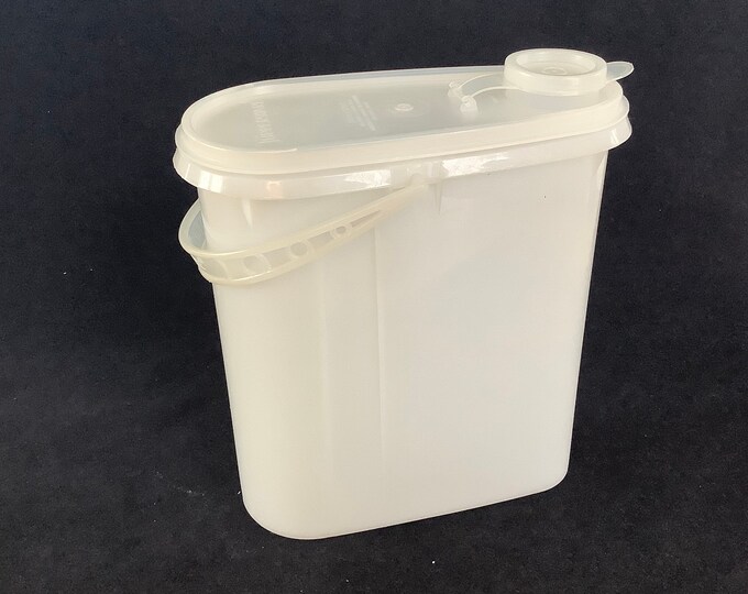 Classic Tupperware Pitcher~ Vintage 2 Qt Sher White Beverage Container ...