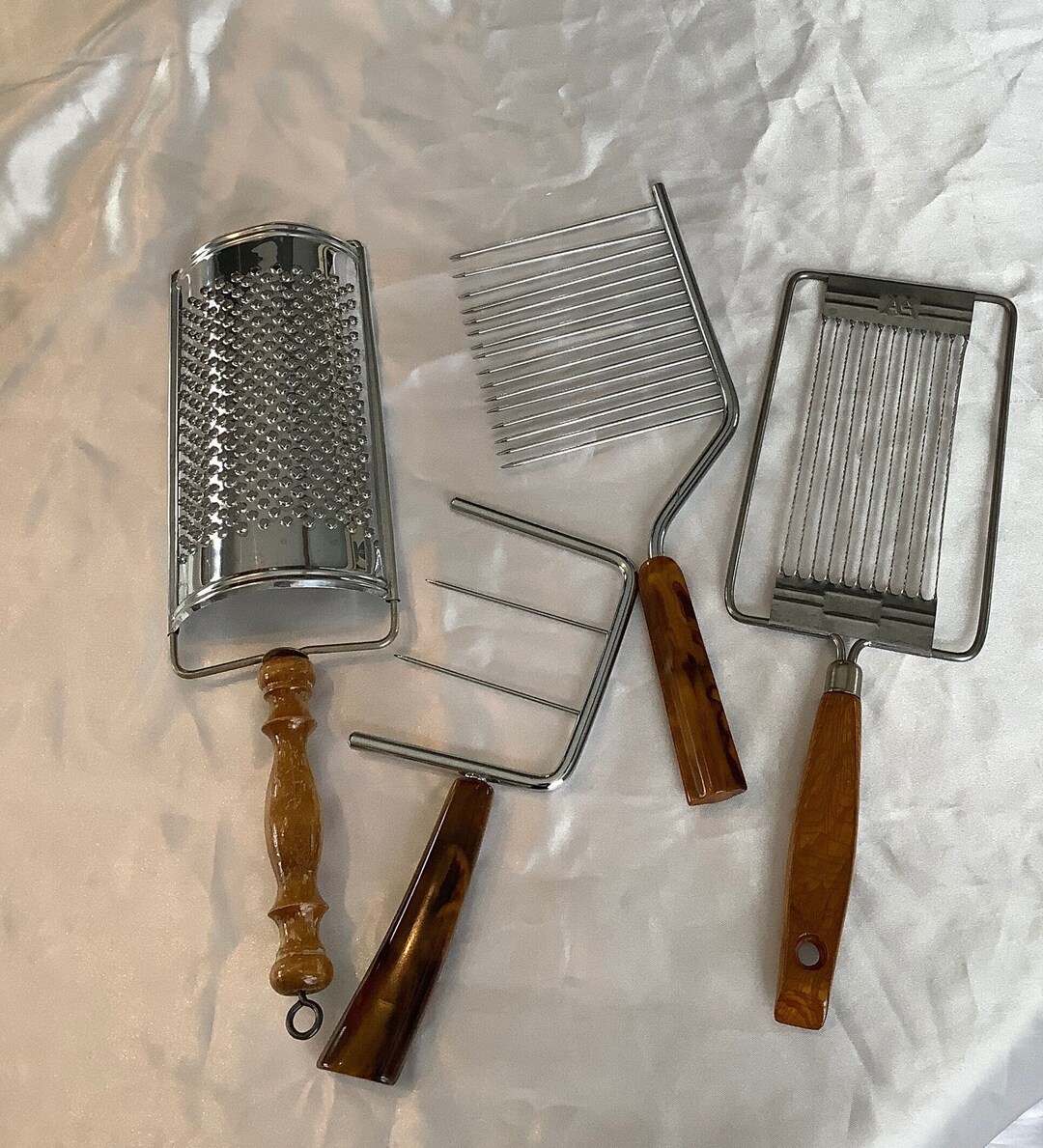 Sharp Kitchen Objects Vintage Cake Breaker Tomato Slicer Curved Grater ...