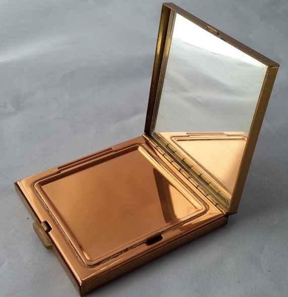 Beautiful Vintage Volupte Compact - Gem