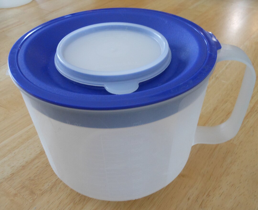 Tupperware Eight Cup Mix & Store Measuring Mixing Bowl With Cover and ...