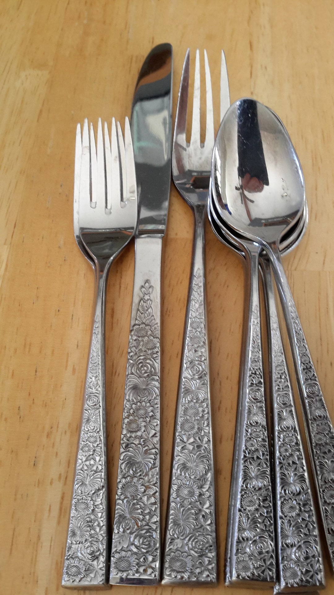 FRESCO by Cosmos Assorted Stainless Steel Flatware Embossed Big Flower ...