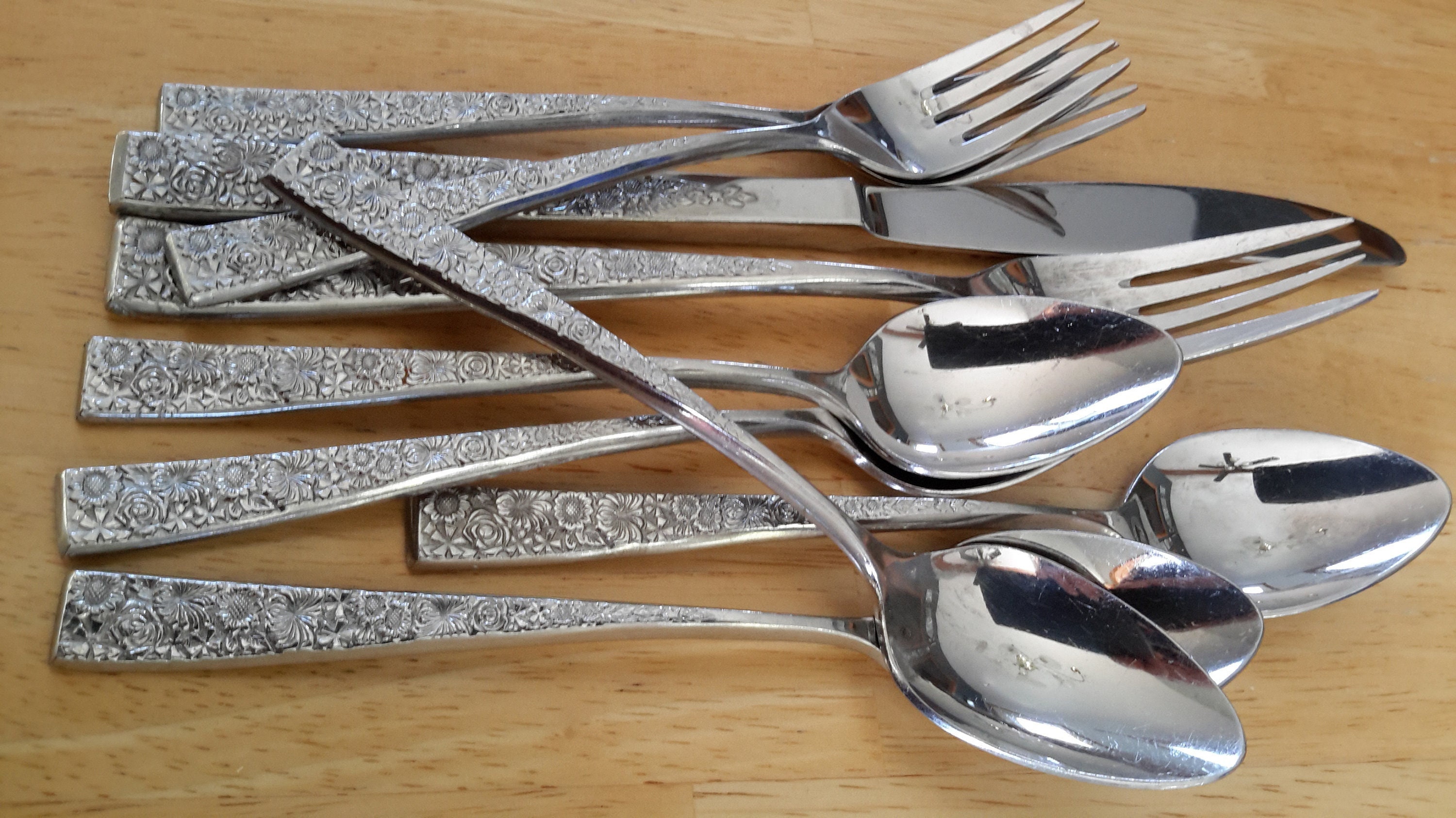 FRESCO by Cosmos Assorted Stainless Steel Flatware ~ Embossed Big ...