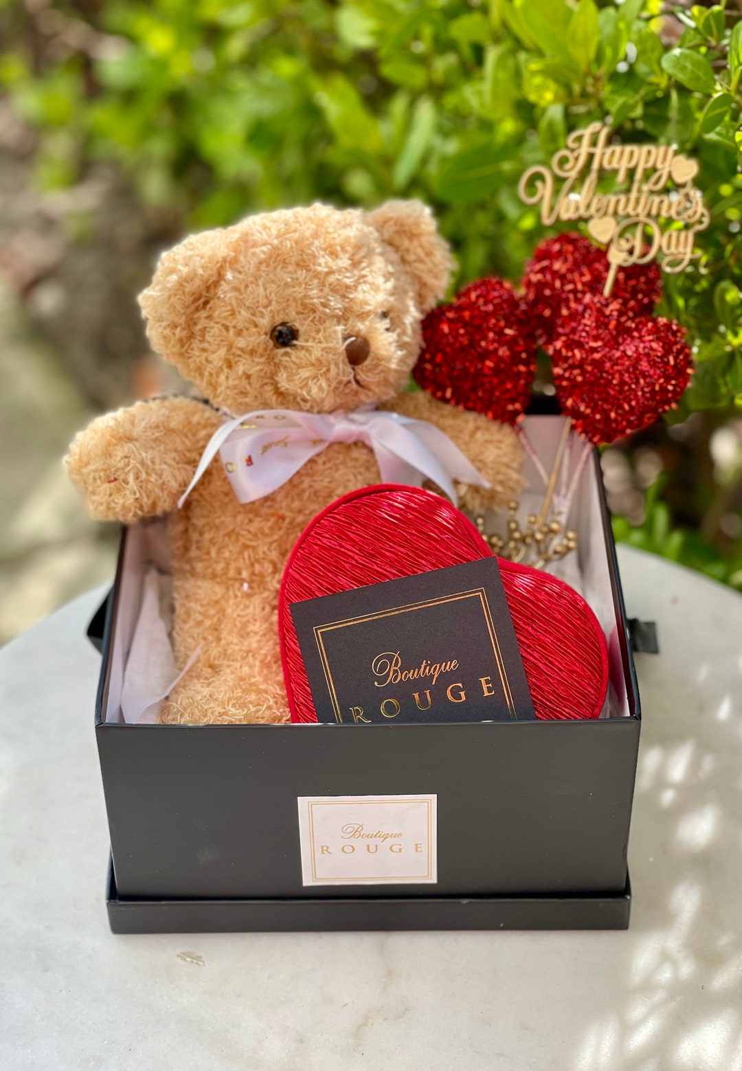 Valentines Gift Box With Roses, Valentines Teddy Bears With Hearts ...