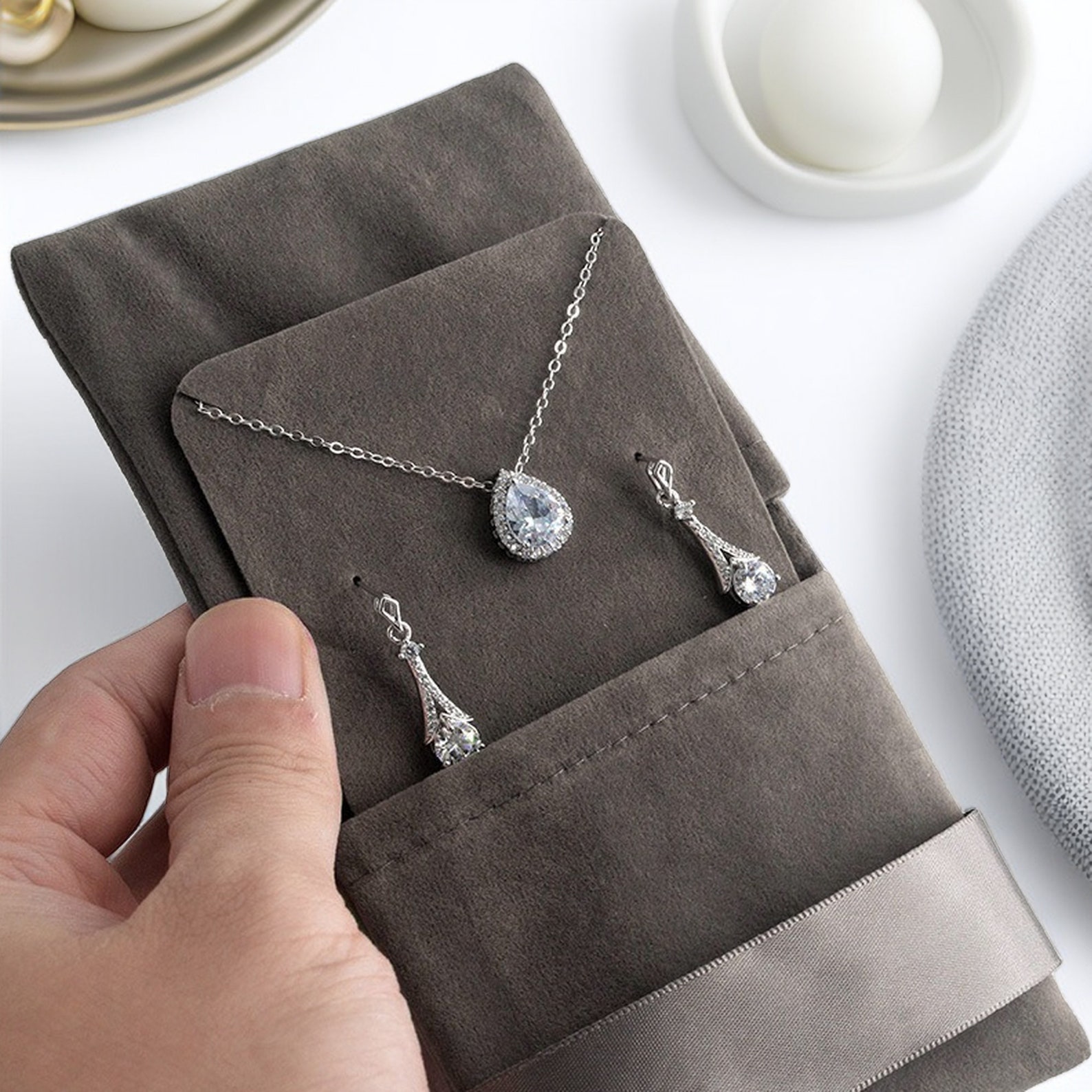Folded Velvet Jewelry Pouch With Insert, High-quality Velvet Jewelry ...