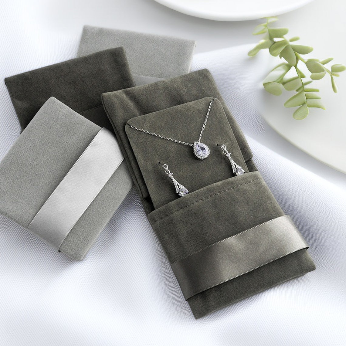 Folded Velvet Jewelry Pouch With Insert, High-quality Velvet Jewelry ...