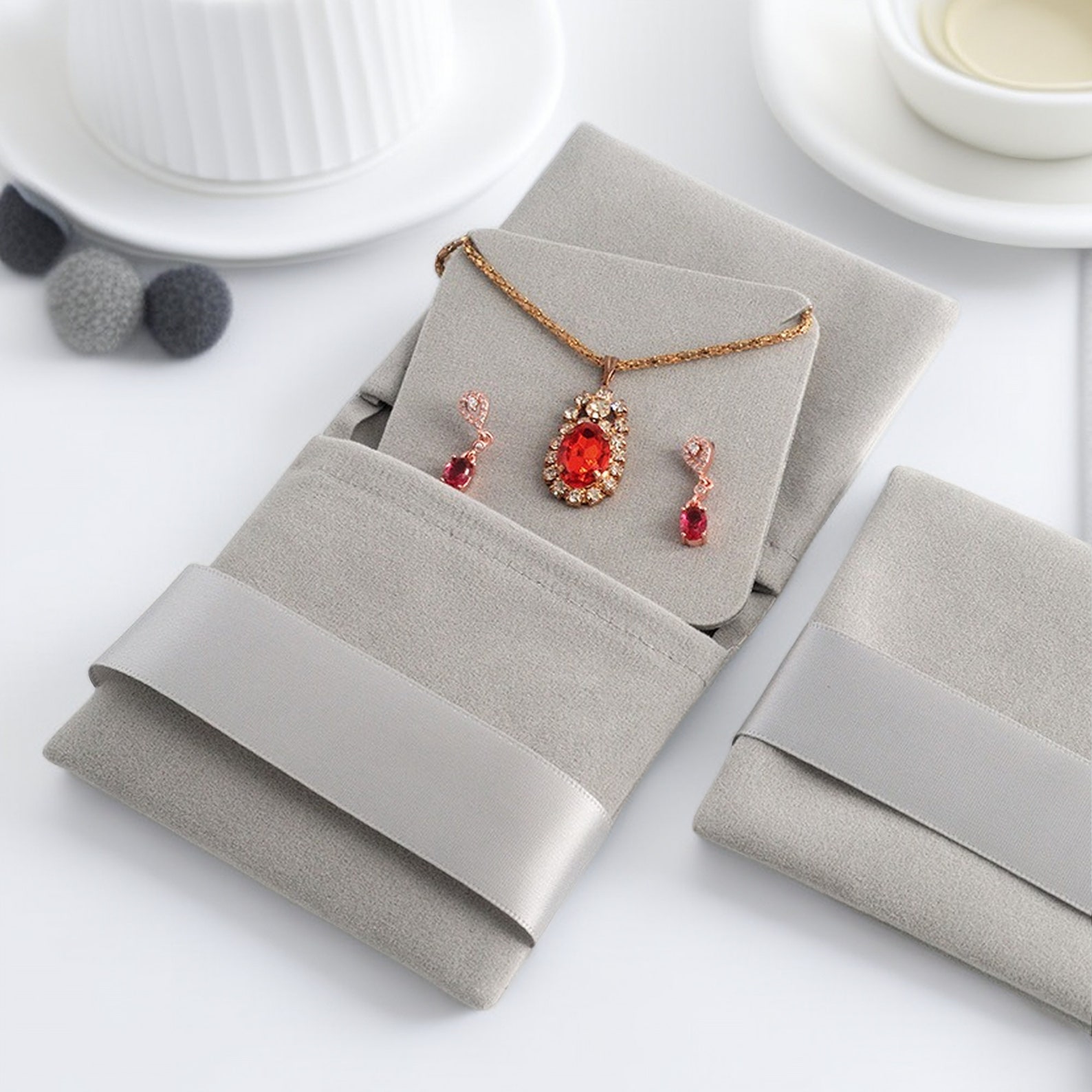 Folded Velvet Jewelry Pouch With Insert, High-quality Velvet Jewelry ...