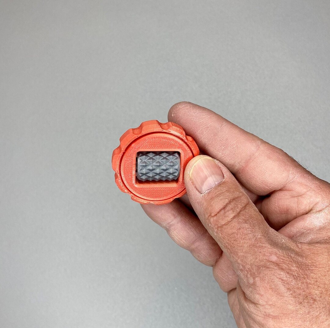 Fidget Coin With Single Roller & Rotating Gear Stress Relief Item ...