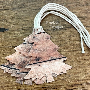 Rustic Christmas Tree Gift Tags / Woodgrain Christmas Tags With String ...