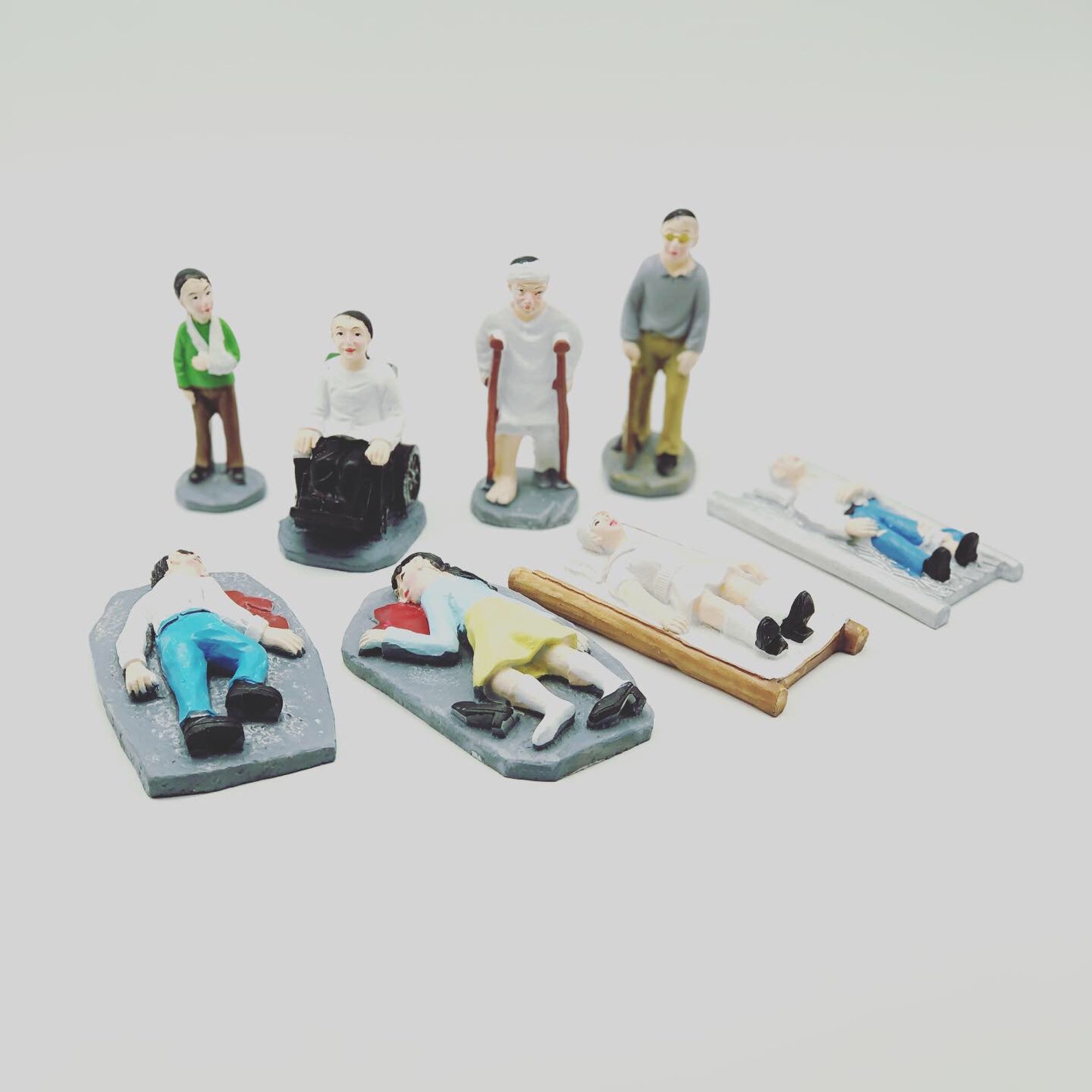 Sandplay Therapy Use Trauma People Figures With Injured Death Grief ...