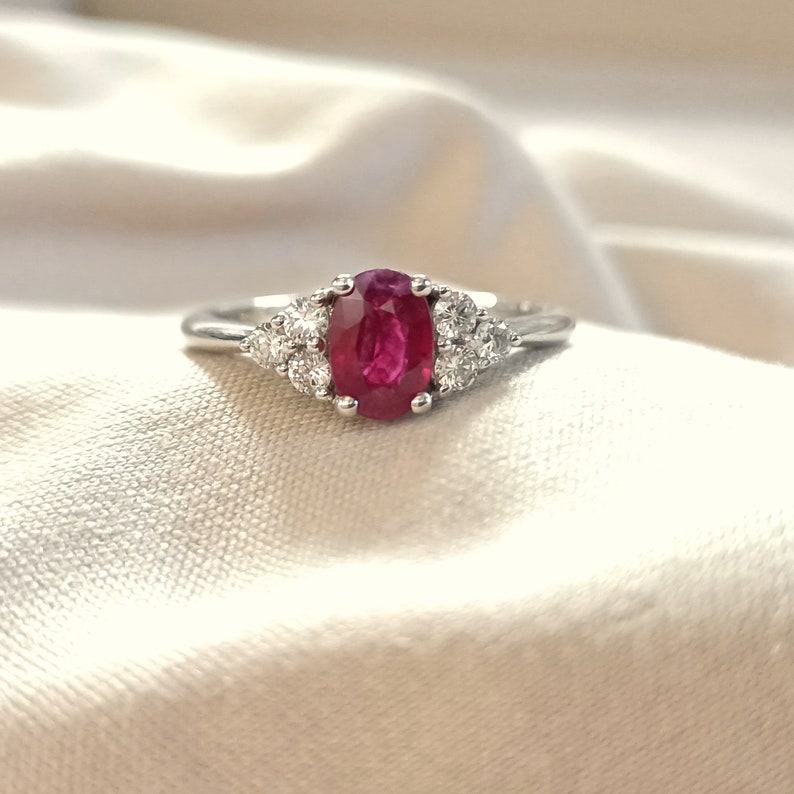 Oval Ruby Engagement Ring in 18k Gold Ruby Cluster Ring - Etsy