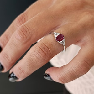 Oval Ruby Engagement Ring in 18k Gold, Ruby Cluster Ring, Solitaire ...