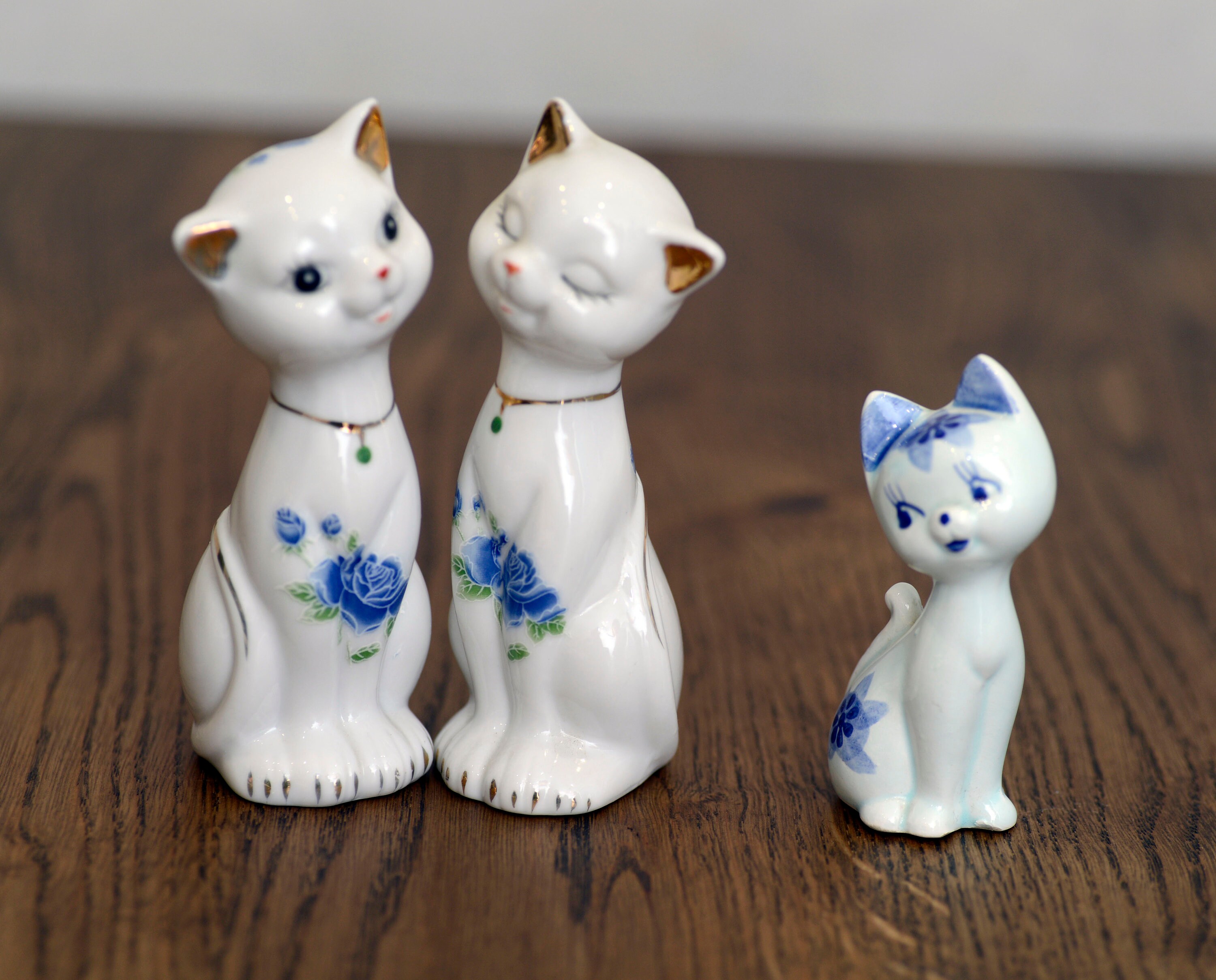 Porcelain Figurine Family of Cats Vintage Miniature White Cat Porcelain ...