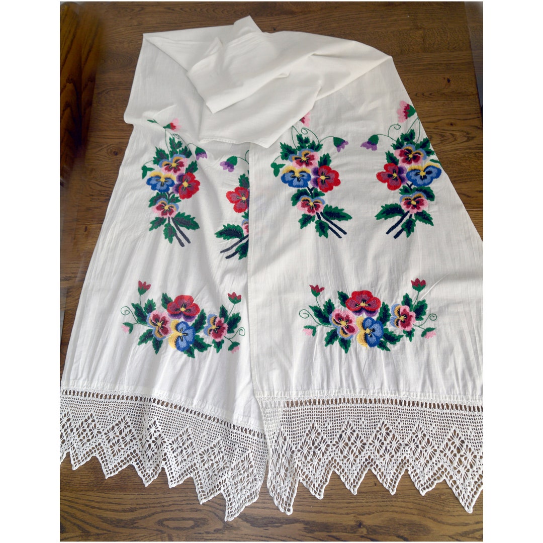 Vintage Rushnik. Ukrainian Wedding Towel. Hand Embroidery Pansy Flowers ...