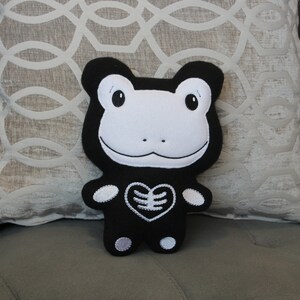 Goth Skeleton Frog Plush Pillow: Halloween Fleece Decoration (9 Inch ...