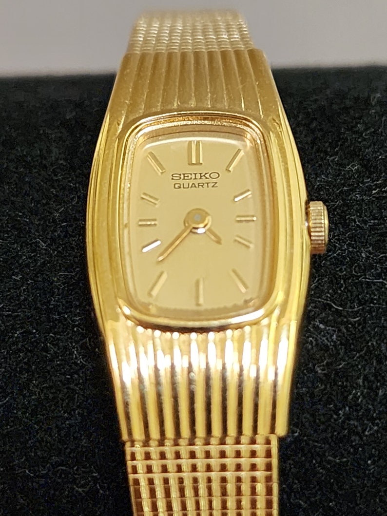 LADIES SEIKO WATCH Quartz, Gold Tone Dress Watch, Security Chain, New Battery, Vintage, Mint ...