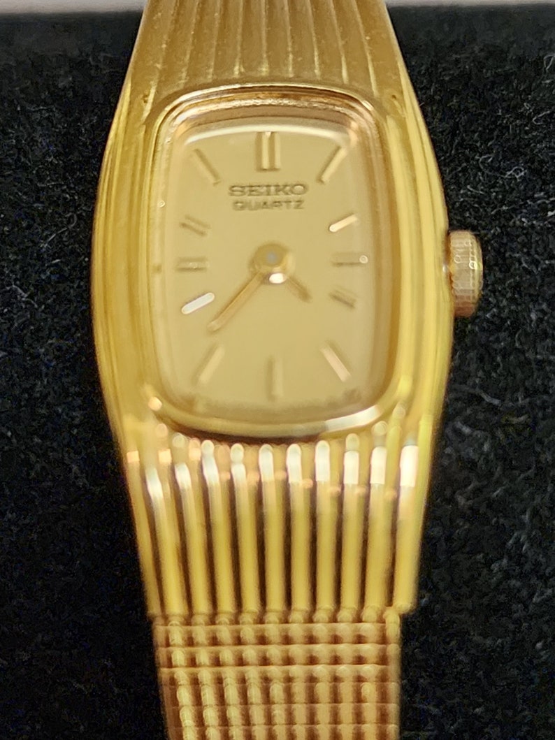 LADIES SEIKO WATCH Quartz, Gold Tone Dress Watch, Security Chain, New Battery, Vintage, Mint ...