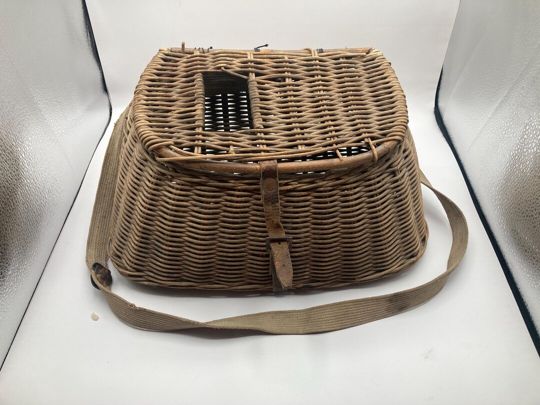 Antique Fishing Creel Vintage Fishing Creel - Vintage Cabin Decor ...