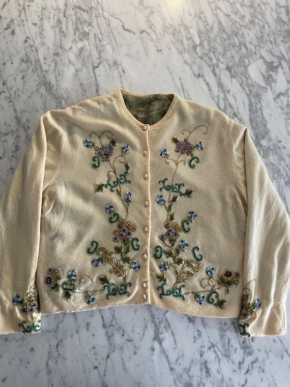 1950s Helen Bond Carruthers cream appliqué cardigan s… - Gem