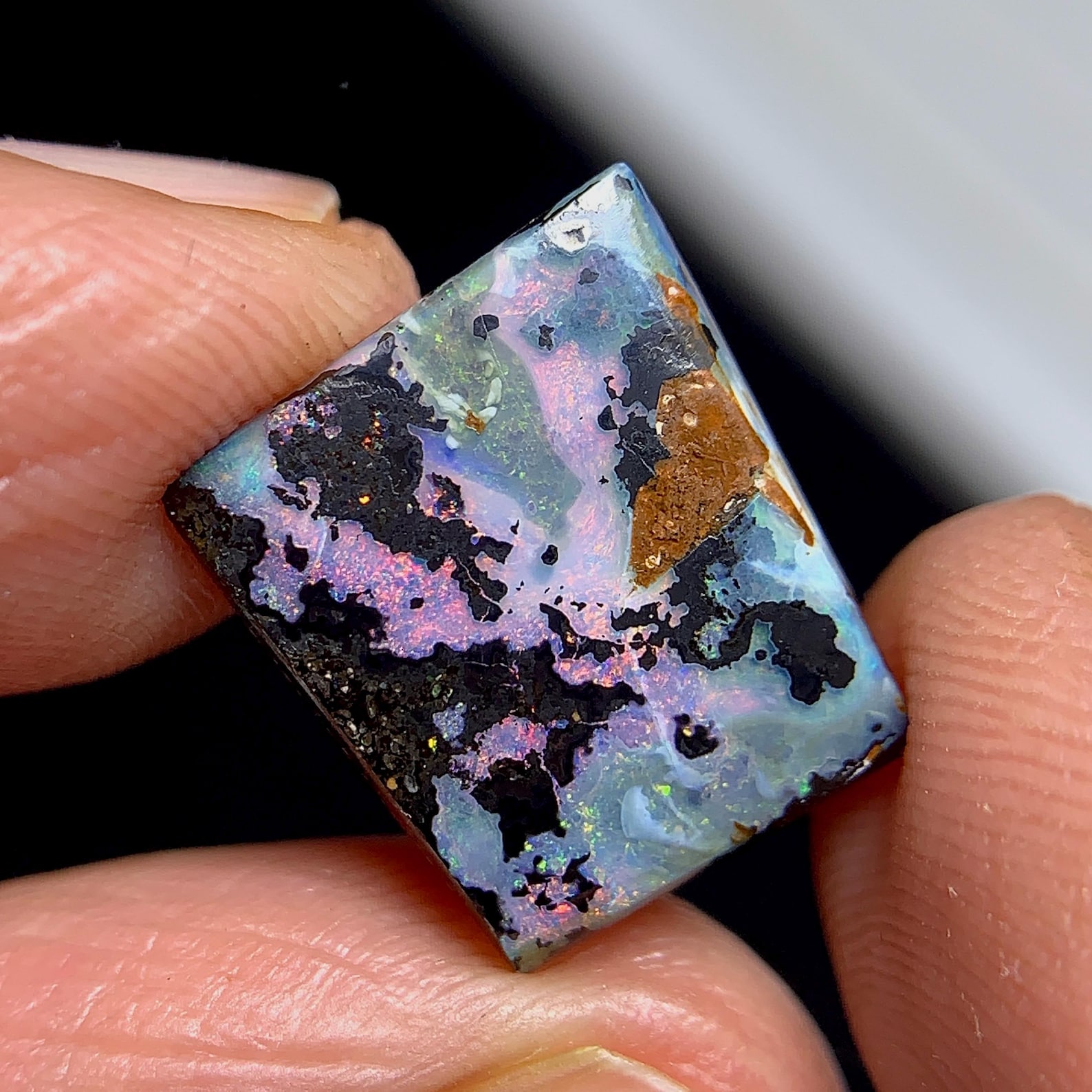 Cabujón de ópalo Boulder de color intermitente - 4,61 cts • 13,2 x 11,1 ...