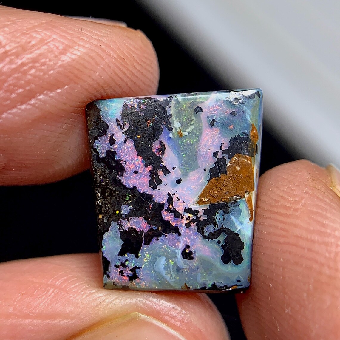 Cabujón de ópalo Boulder de color intermitente - 4,61 cts • 13,2 x 11,1 ...