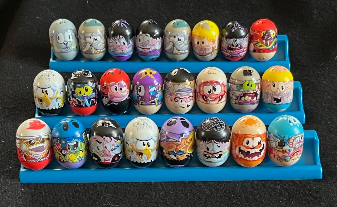 90 Vinatge Miscellaneous Beanz Action Figures Plus Six Large Beanz Eggs ...