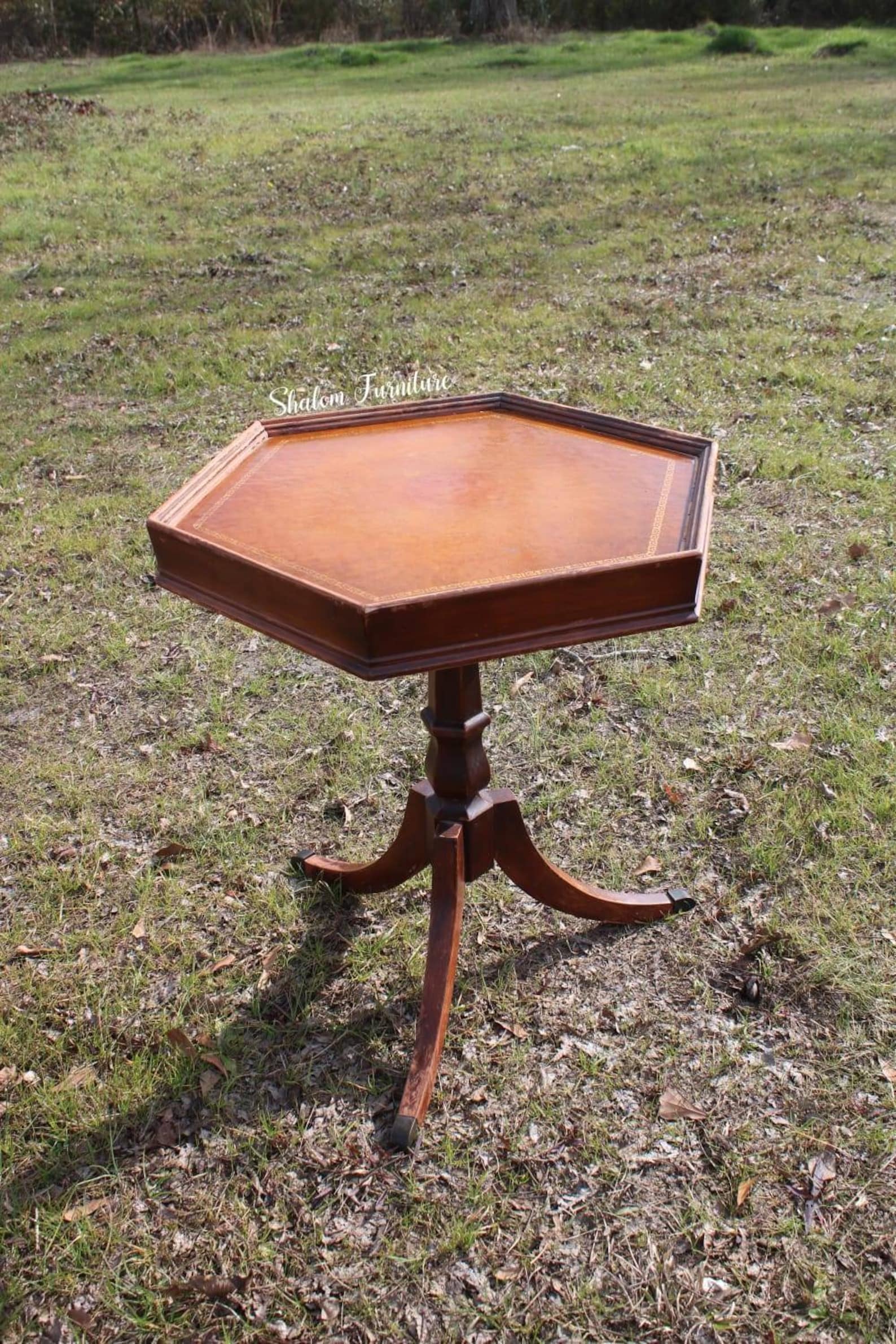 Available free shippingBeautiful antique pie table solid - Etsy.de