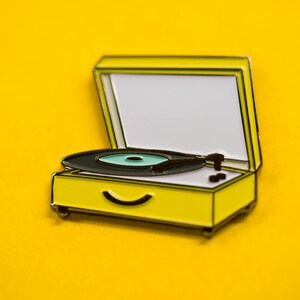 Record Player Enamel Pin - Etsy