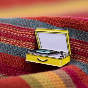 Record Player Enamel Pin - Etsy