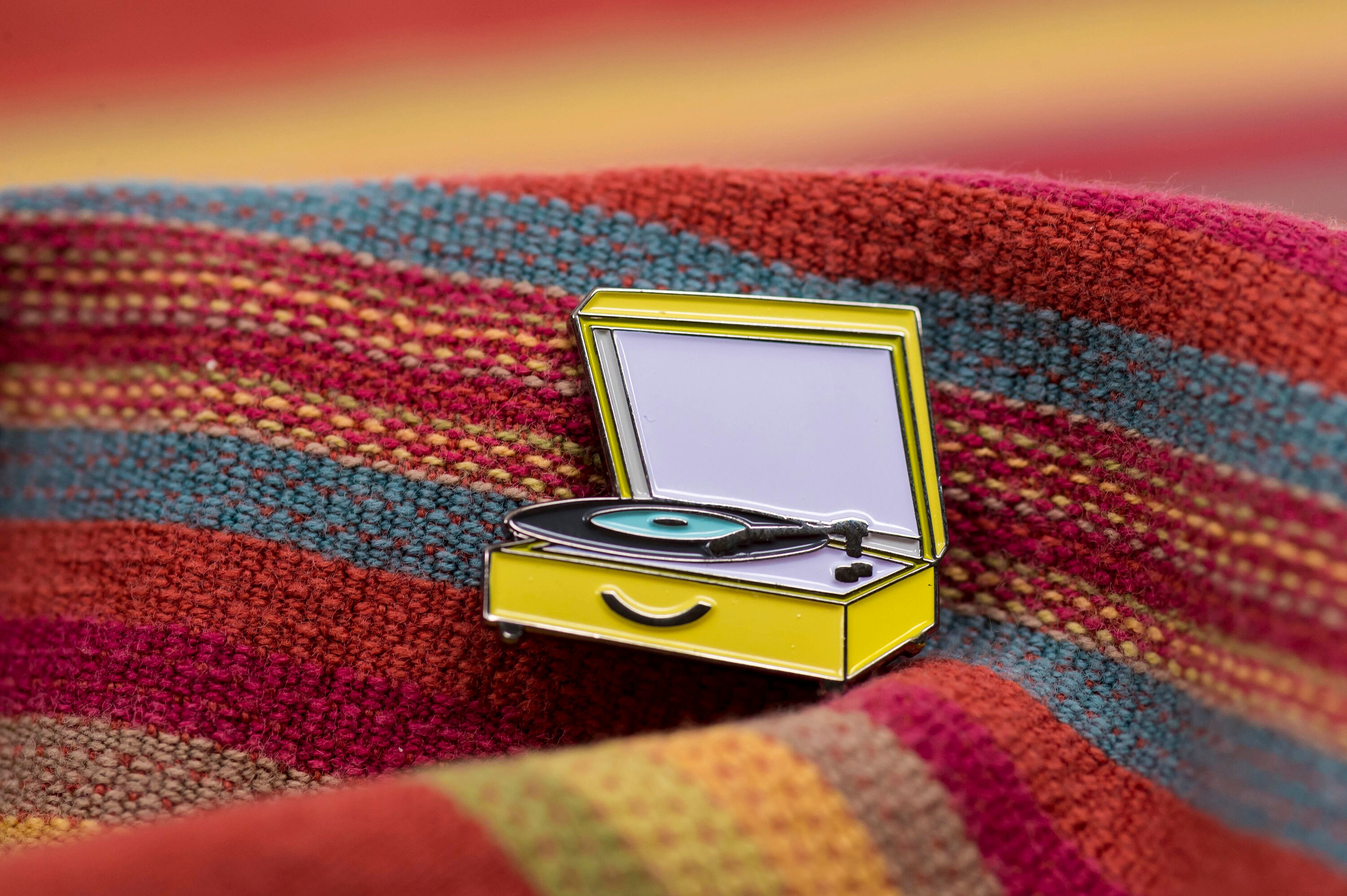 Record Player Enamel Pin - Etsy