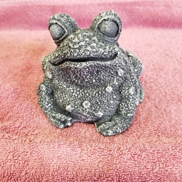 Concrete Toad - Etsy