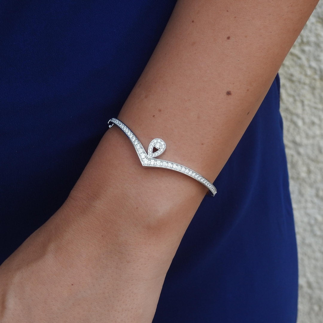 V Shaped Diamond Tennis Bracelet - Chevron Solid 18k Gold Bangle ...