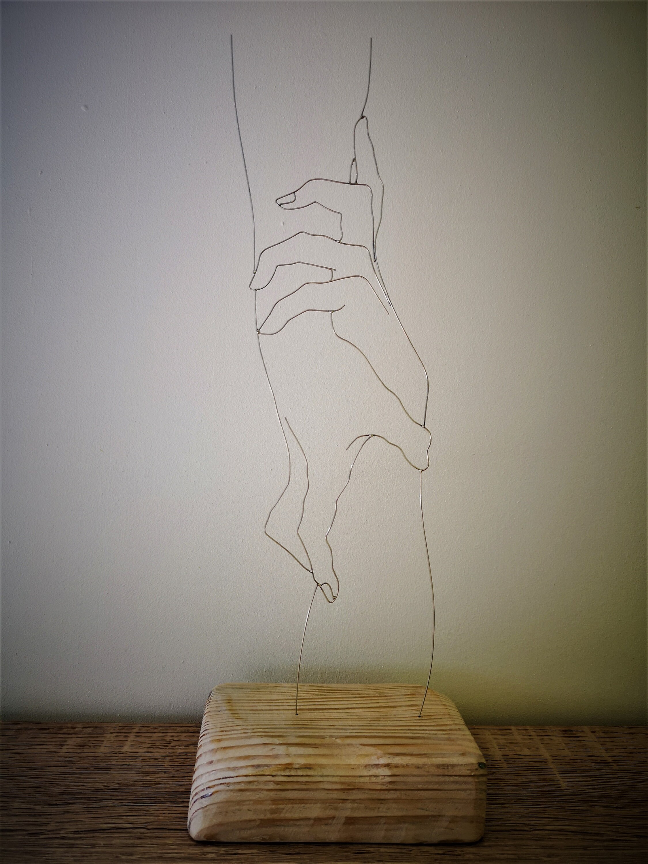 Sculpture the Link _ Hands _ Wire - Etsy