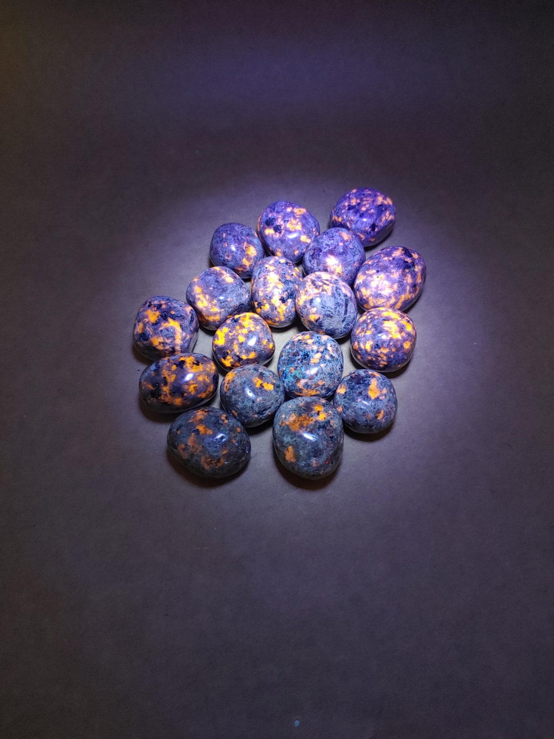 Yooperlite Stone AKA Flame Stone 155 Flame Stone AKA Yooperlite - Etsy