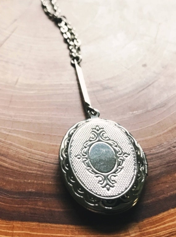 Silver coloured vintage locket - Gem