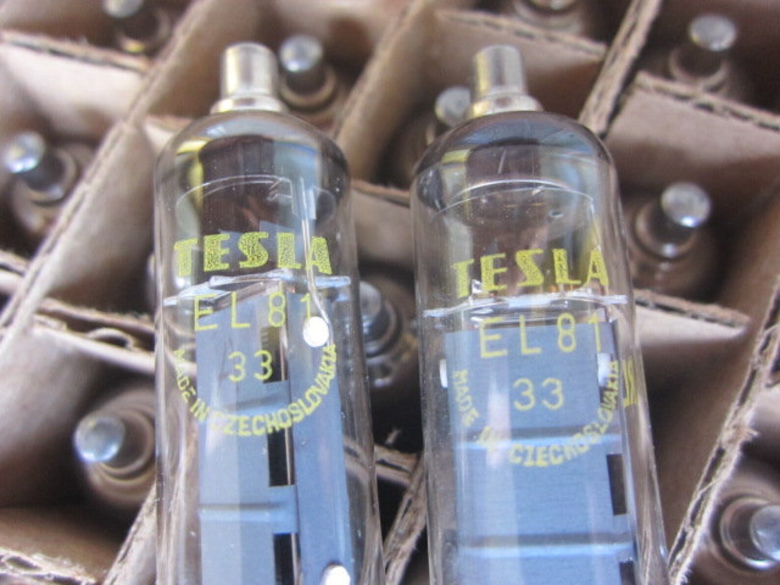 2x TESLA EL81 / E81L / 6CJ6 / CV2721 (new, Nos, SAME CODES, Old Stock ...