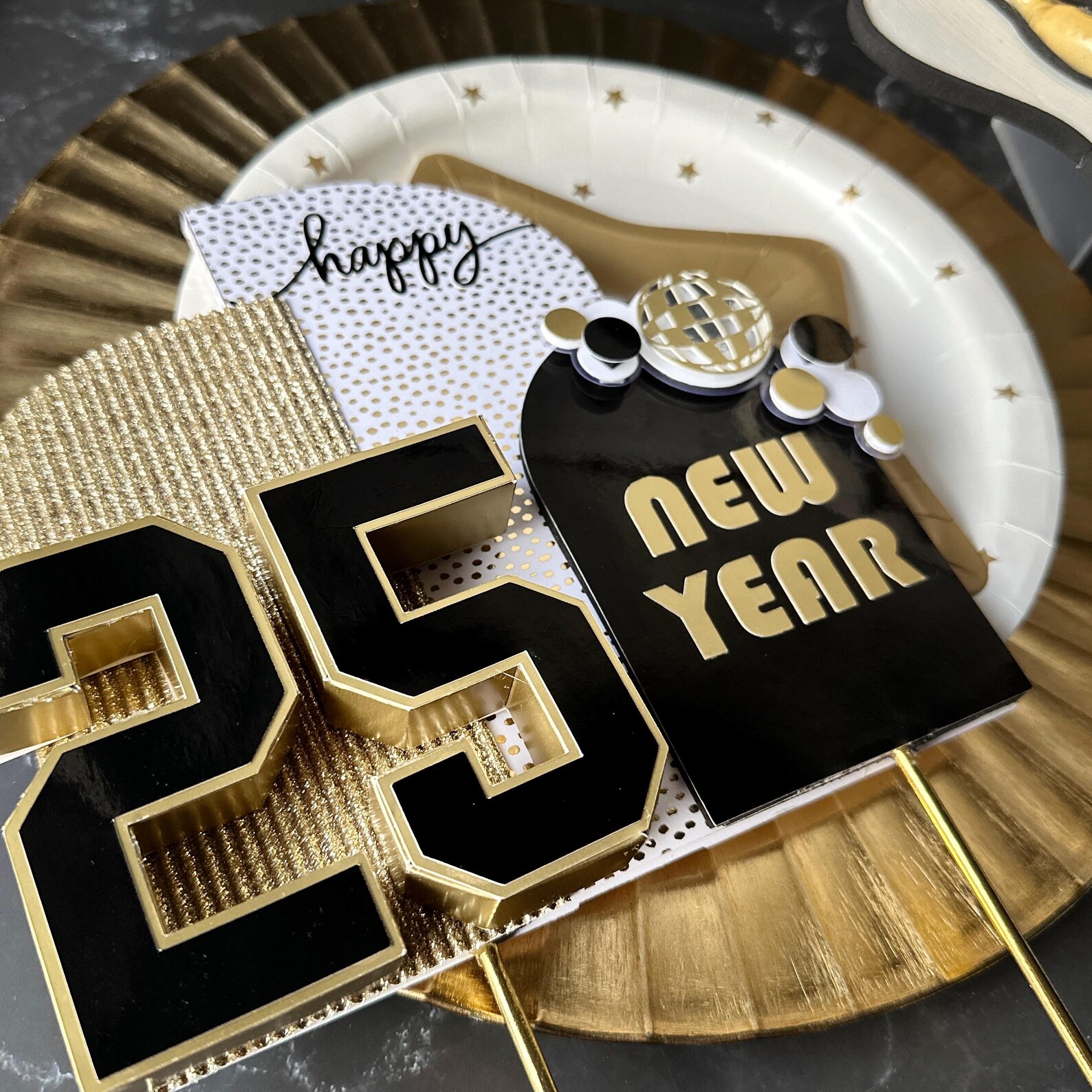 Elegant Black and Gold New Year’s Eve 2025 Cake Topper – Festive Party ...