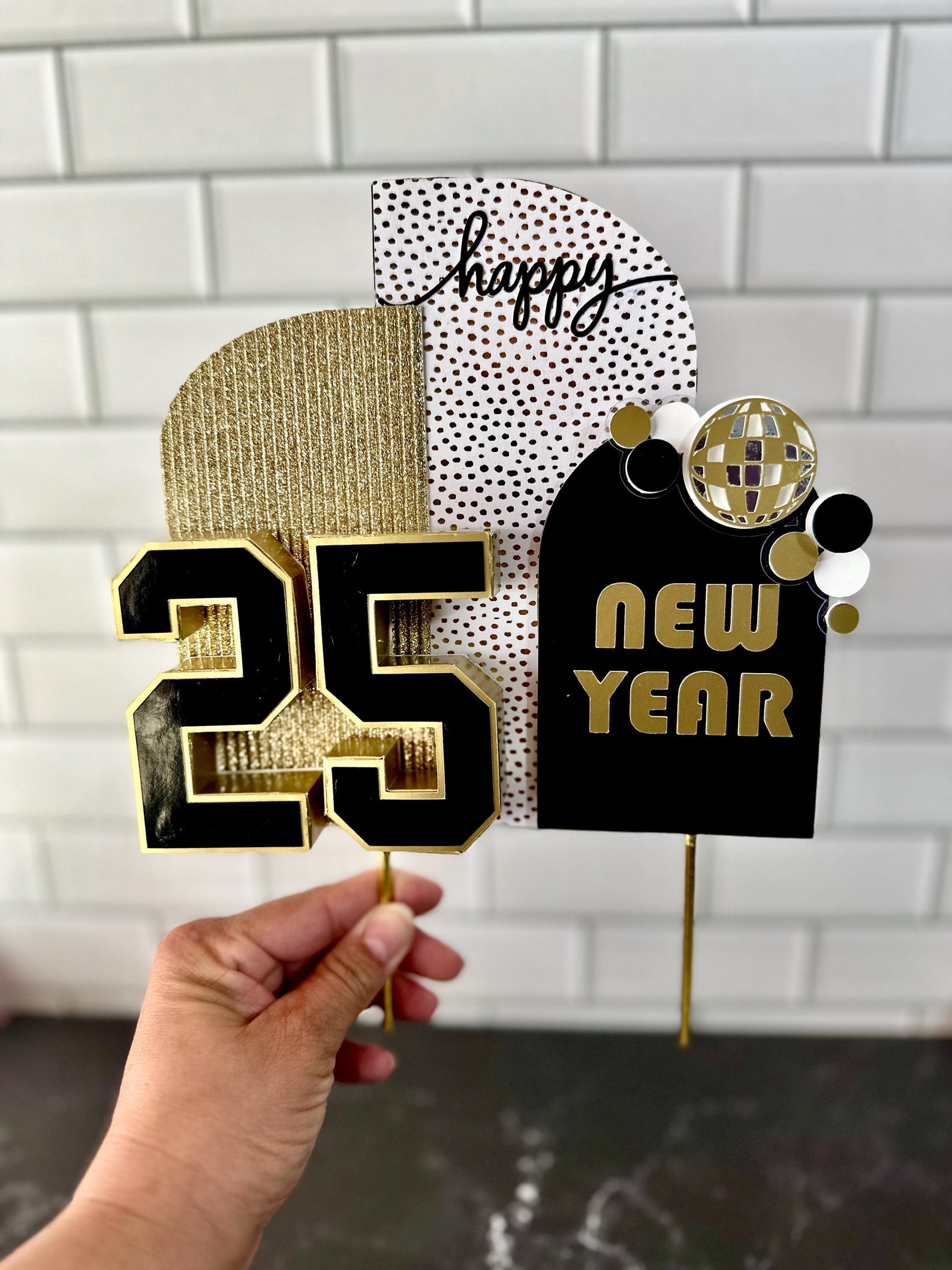 Elegant Black and Gold New Year’s Eve 2025 Cake Topper – Festive Party ...