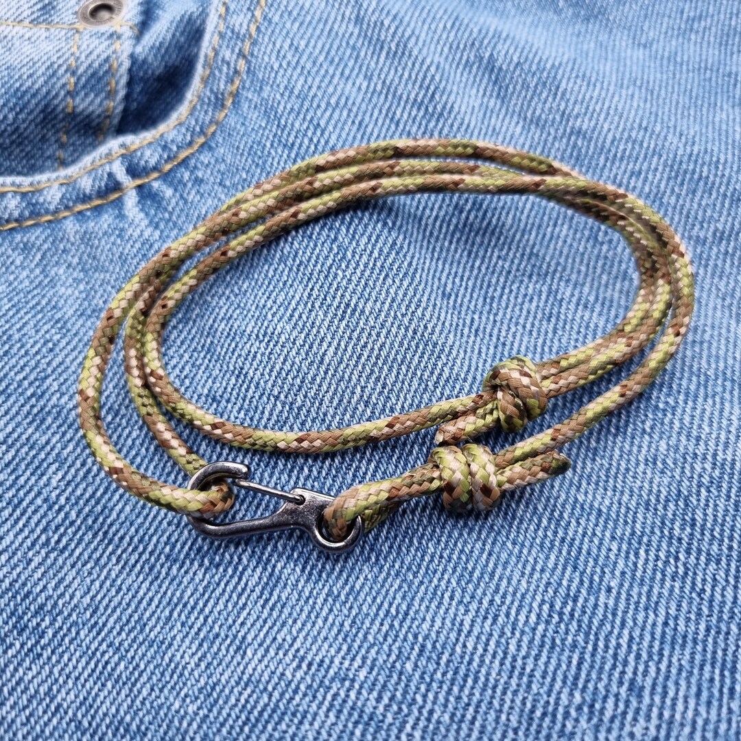 Paracord Bracelet. Multicam Camo Paracord With Grey Metal Carabiner ...