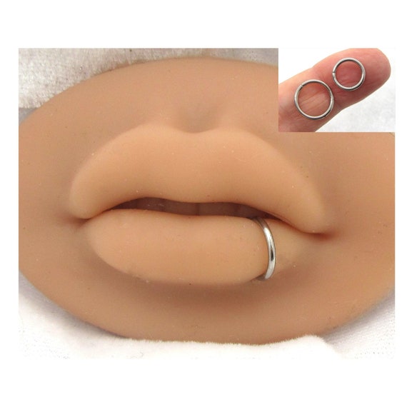 Lip loop labret store
